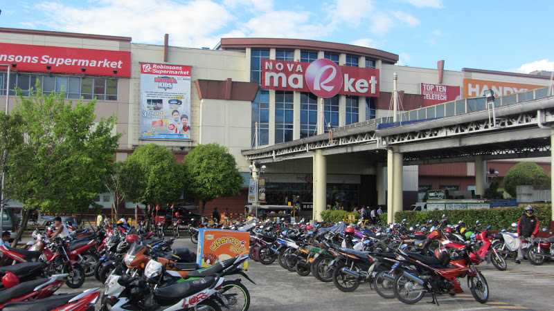 Robinsons Nova Market